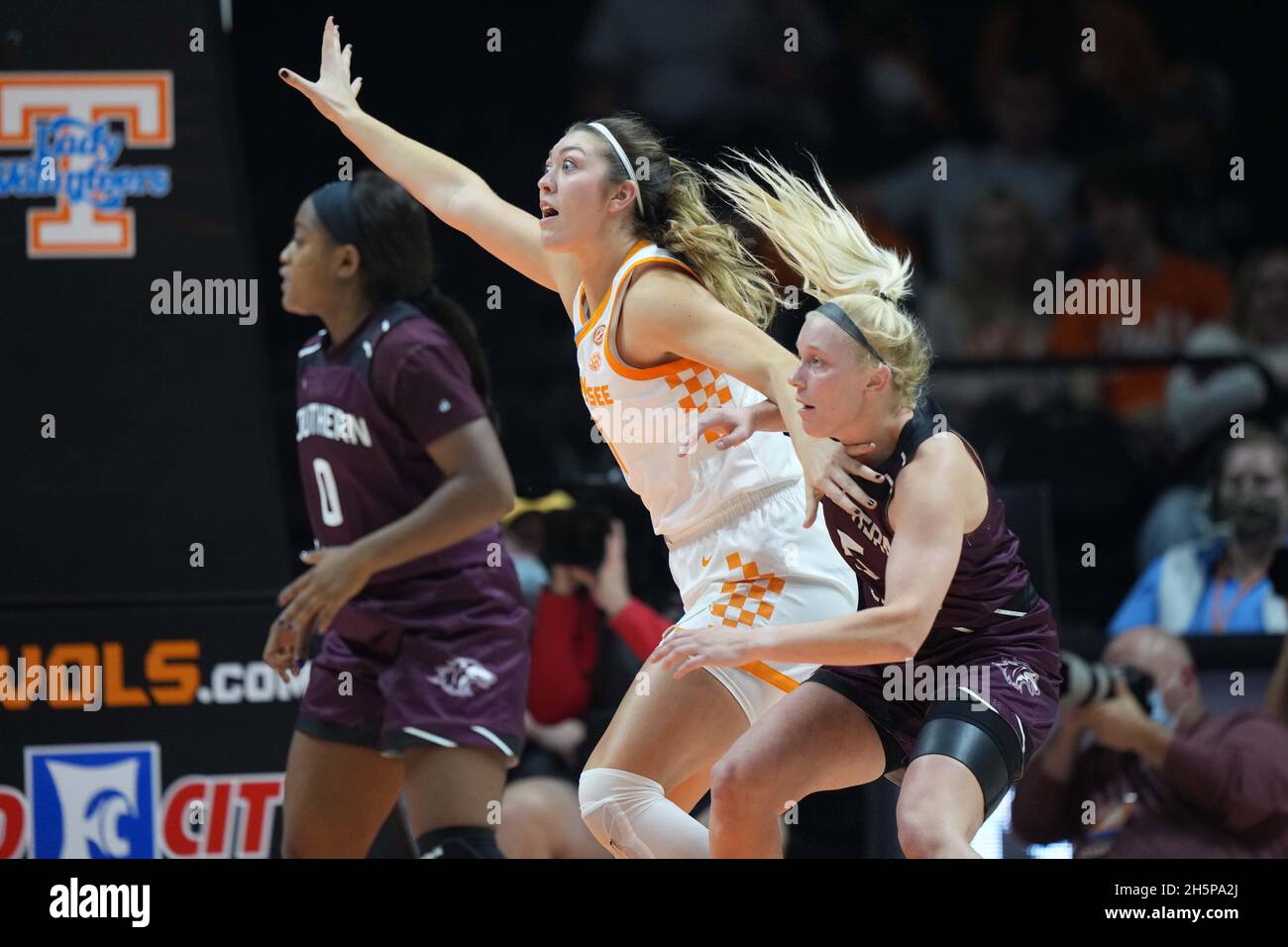 November 10, 2021: Sara Puckett #1 of the Tennessee Lady Vols battles ...