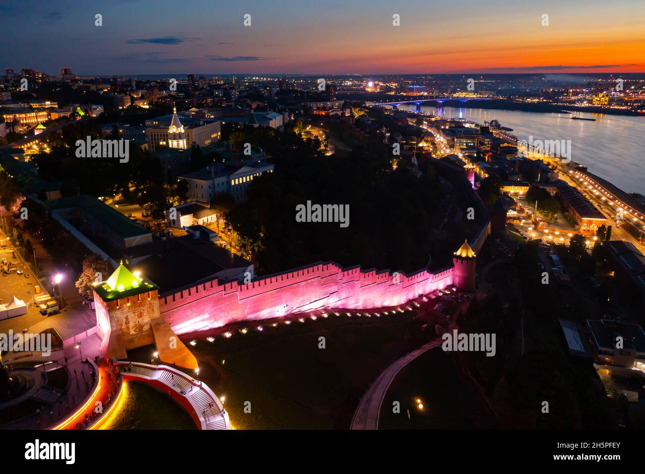 Night view novgorod kremlin hi-res stock photography and images - Alamy