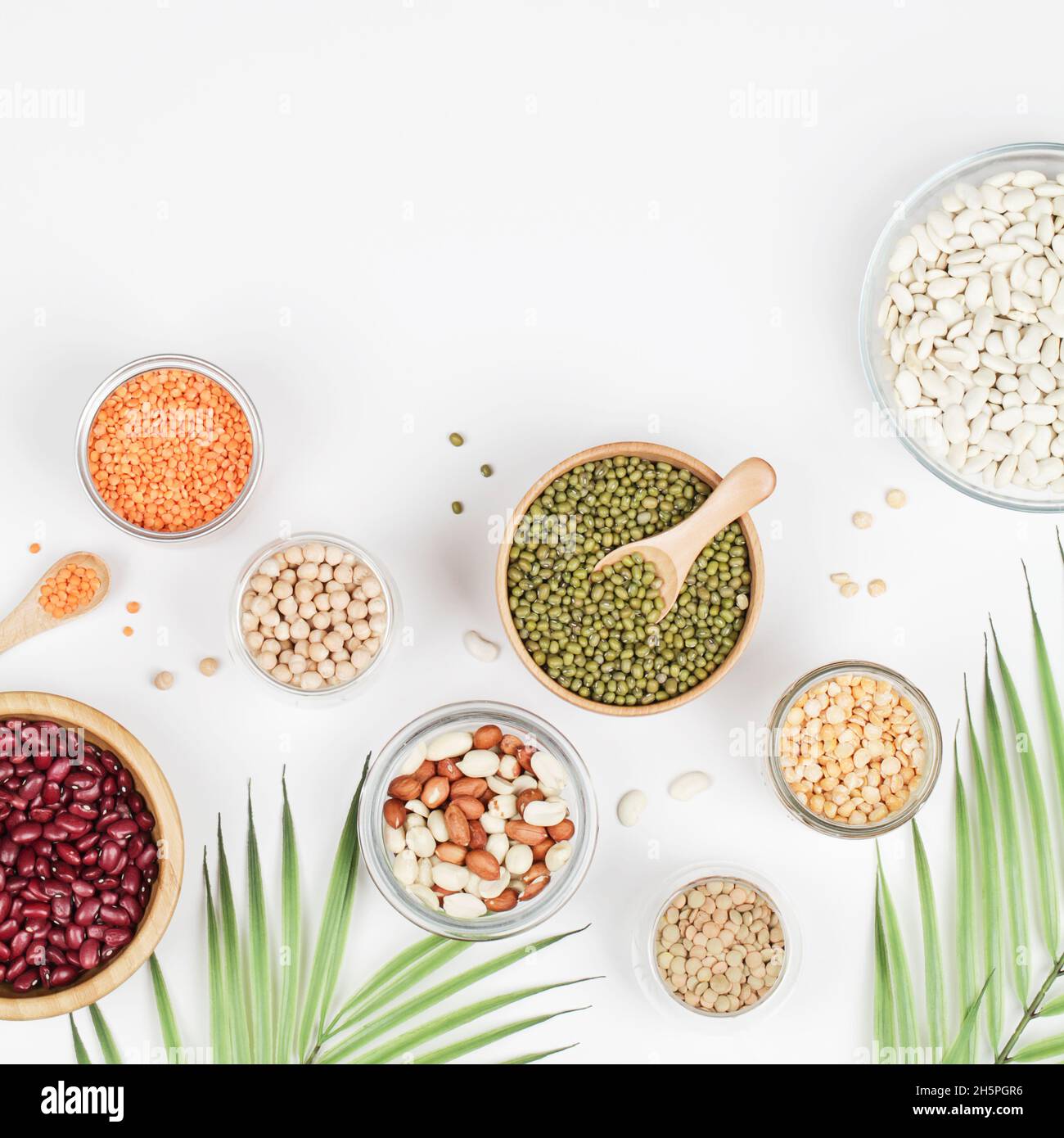 Vegan protein source. Beans, peas, chickpeas, lentils, mung bean ...