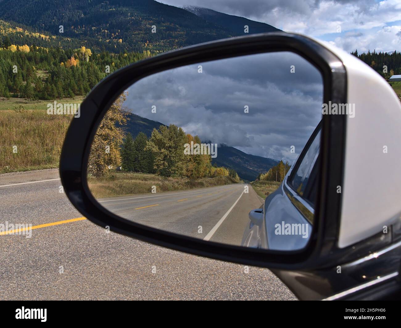 Side of highway perspective hi-res stock photography and images - Alamy