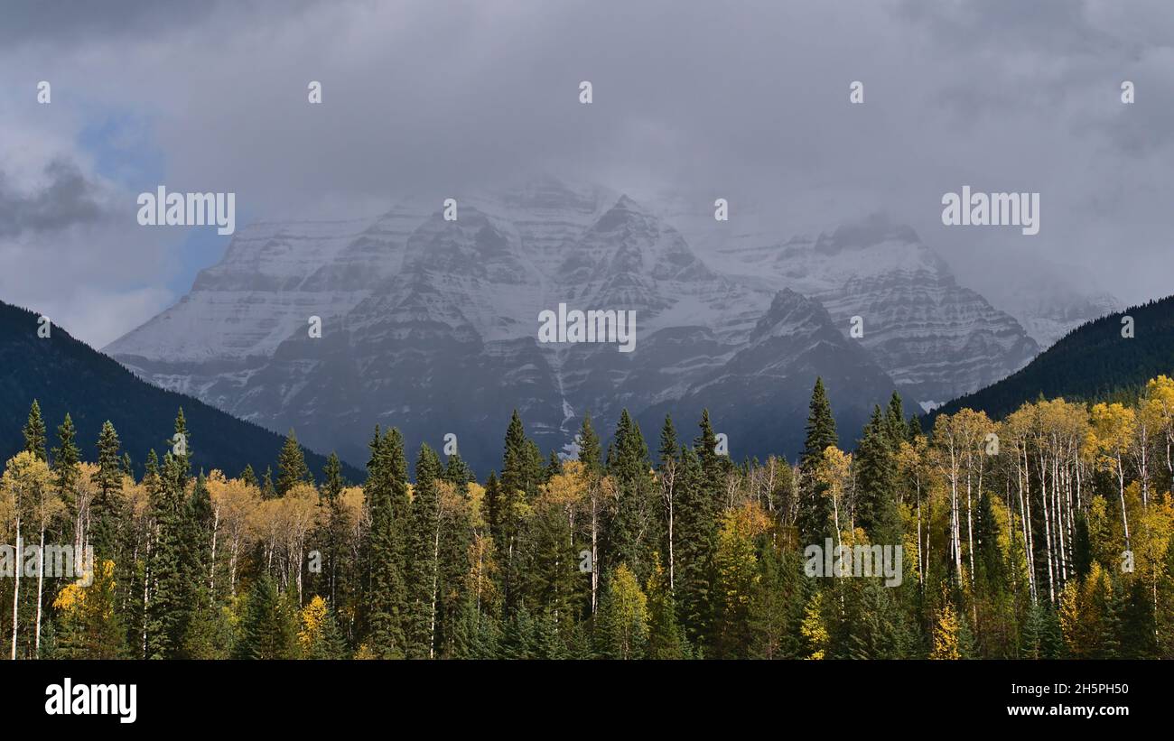 Mt robson provincial park hi-res stock photography and images - Alamy