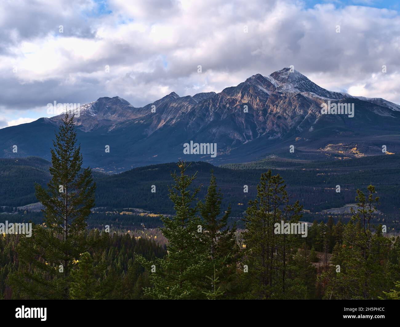 Pyramid snow capped mountains hi-res stock photography and images - Alamy