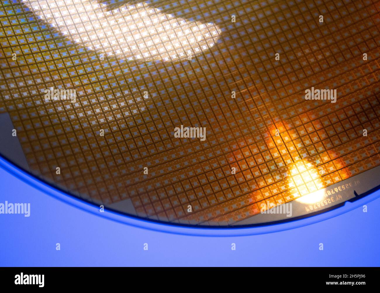 Semiconductor wafer germany hi-res stock photography and images - Alamy