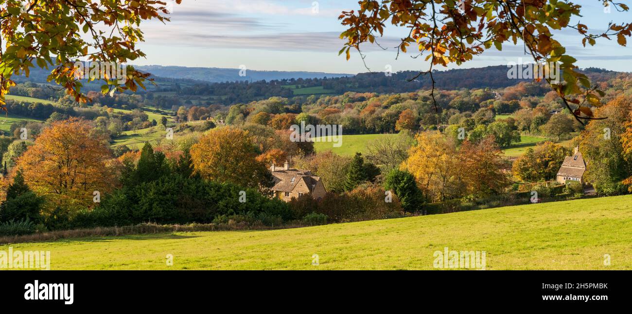 Cotswold town scene hi-res stock photography and images - Alamy
