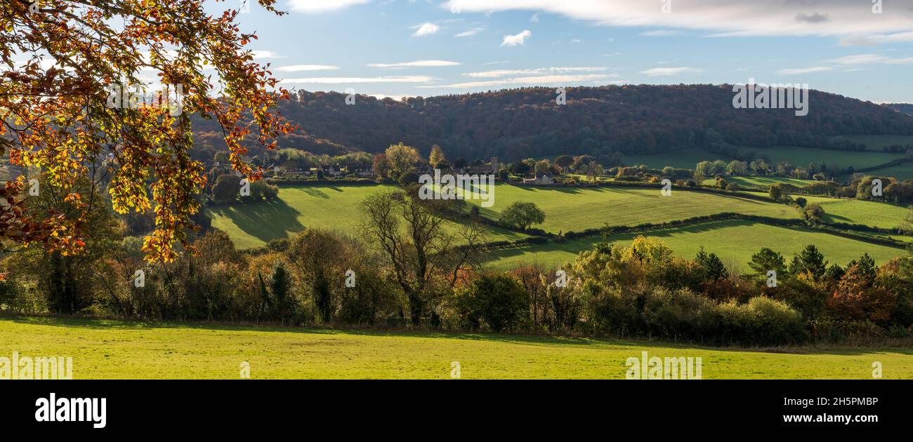 Cotswold town scene hi-res stock photography and images - Alamy