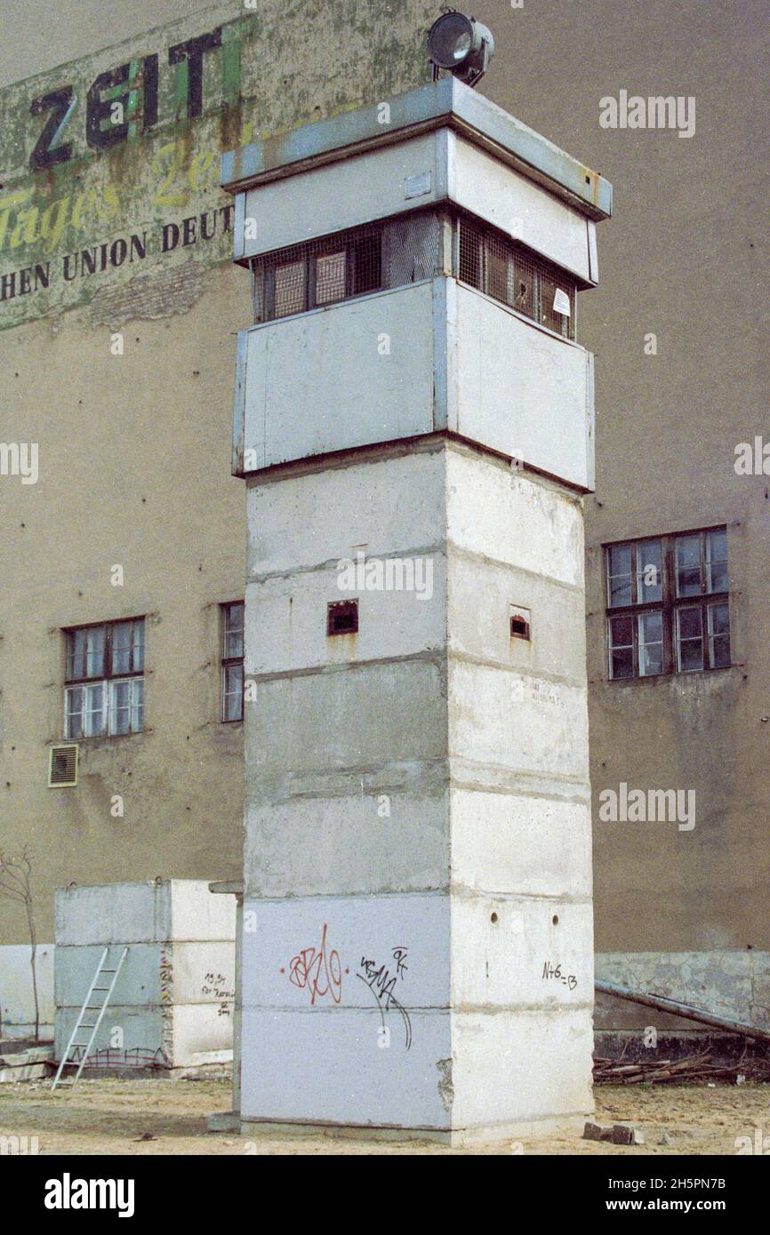 A former East German watchtower at Checkpoint Charlie in Berlin 1994 ...