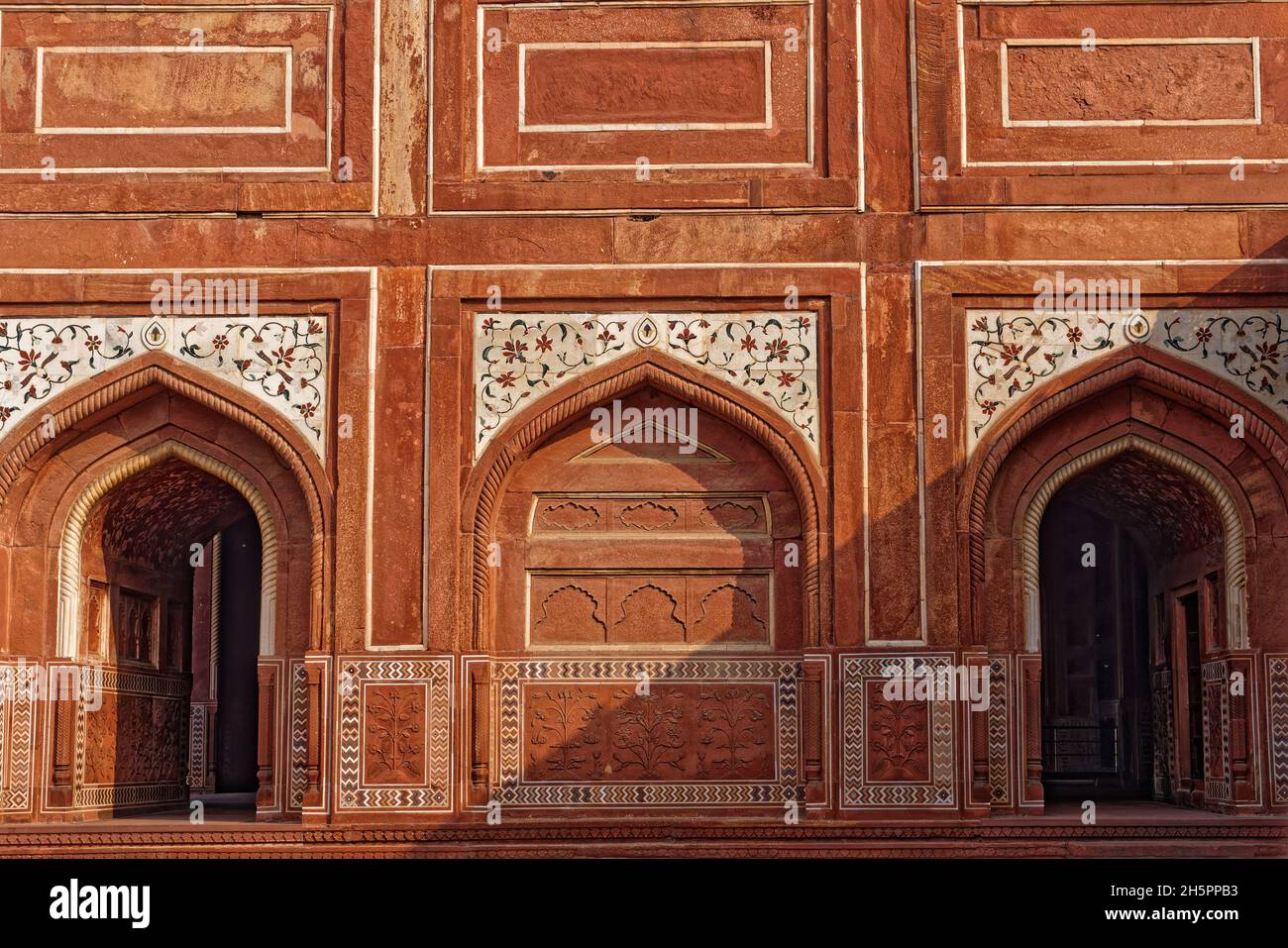 Mosque, Taj Mahal Stock Photo - Alamy