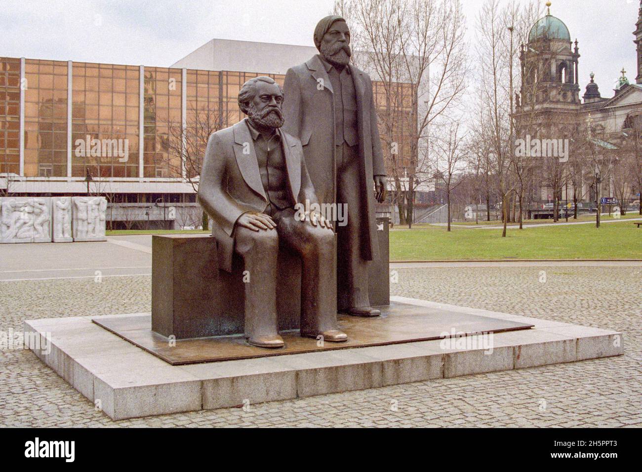 The statues of Karl Marx and Friedrich Engels at the Marx-Engels Forum ...