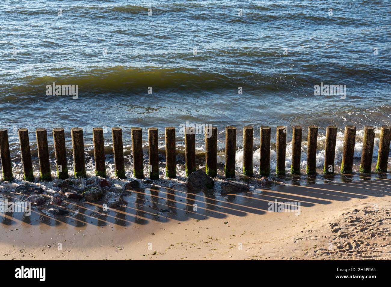 Log breakwater hi-res stock photography and images - Alamy