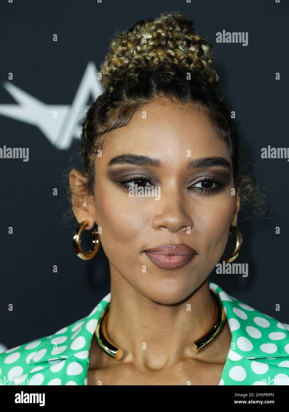 HOLLYWOOD, LOS ANGELES, CALIFORNIA, USA - NOVEMBER 10: Actress ...