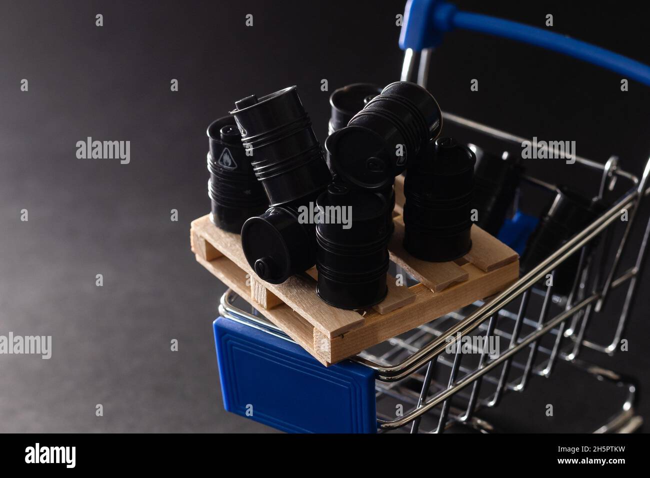 Miniatures toy barrels on a shopping cart Stock Photo - Alamy