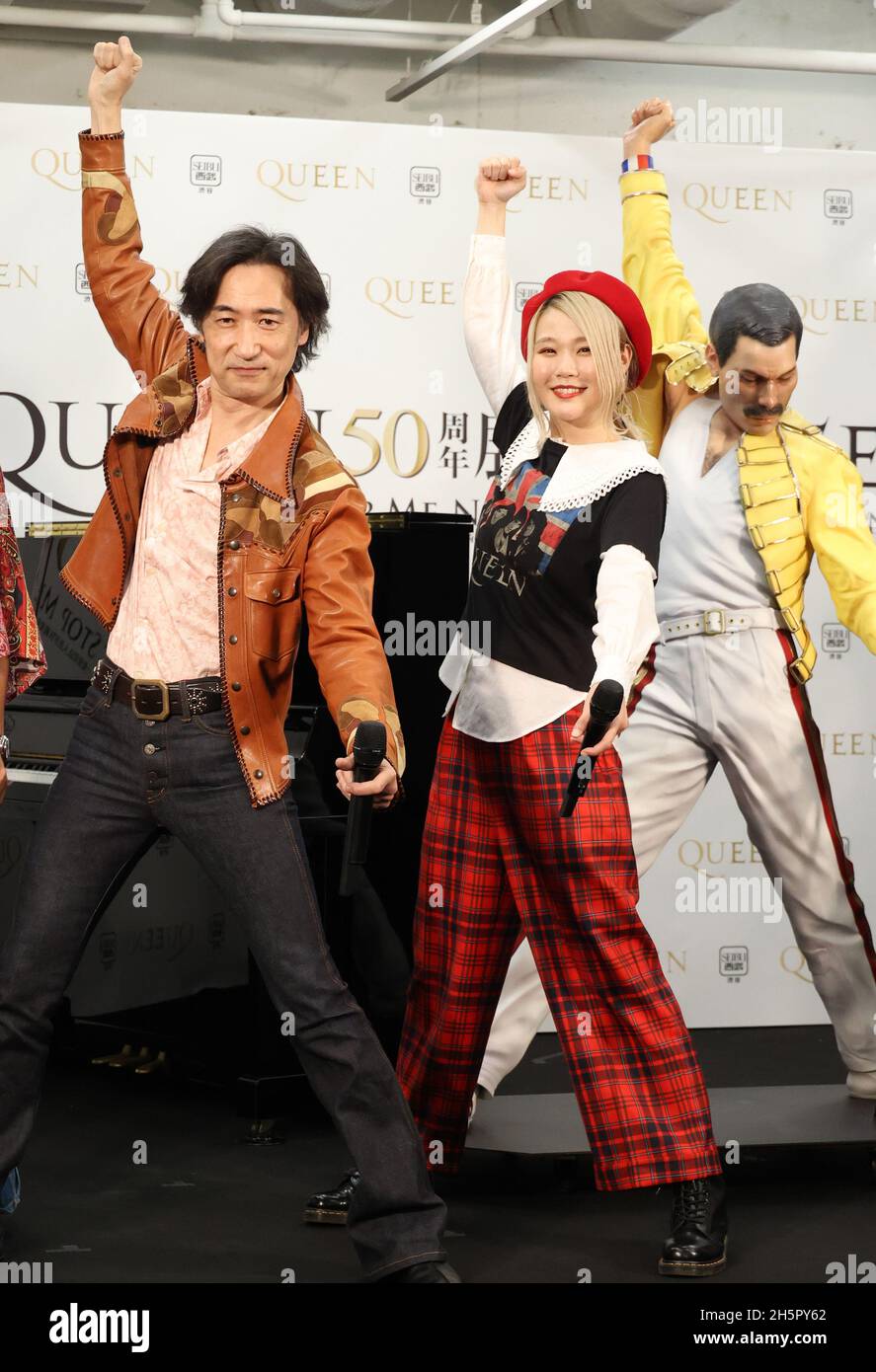 Tokyo, Japan. 11th Nov, 2021. Japanese gagaku master Hideki Togi (L ...