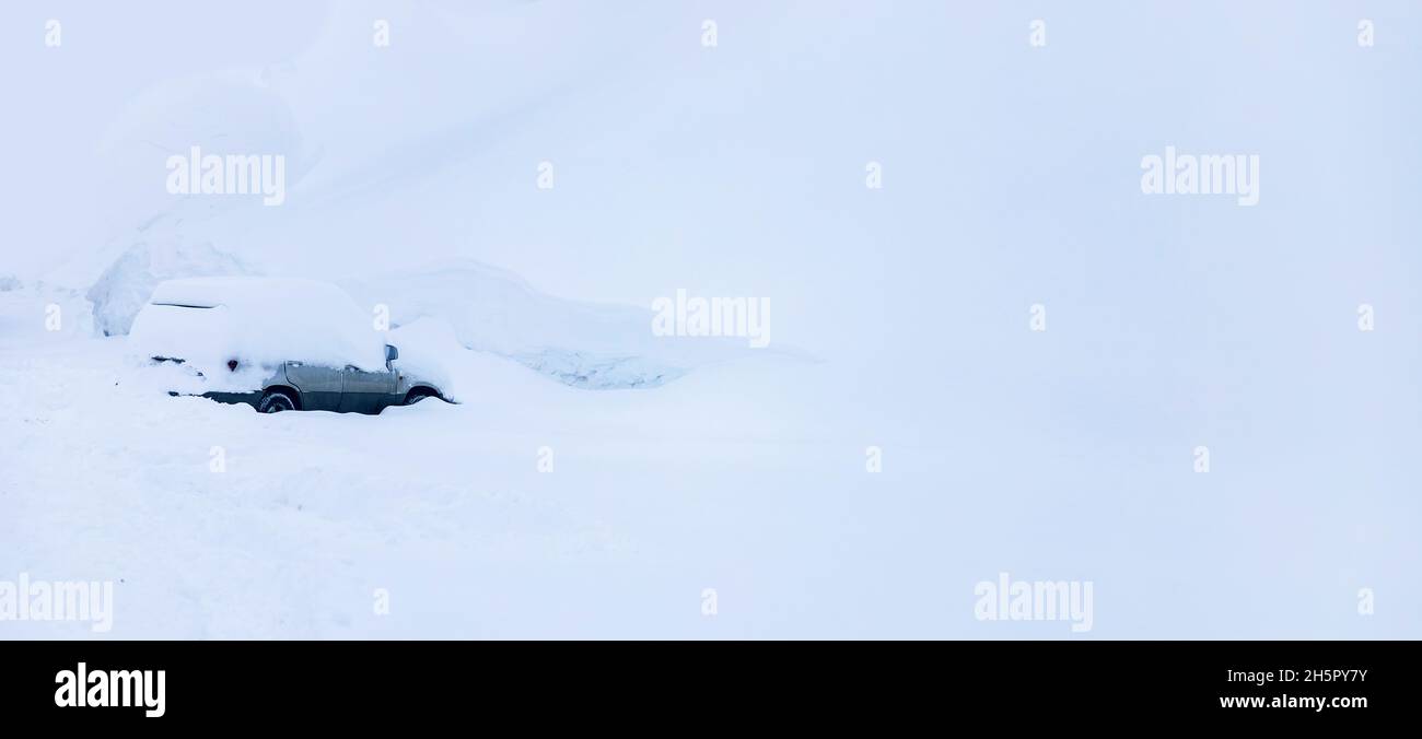 Blocked cars in parking lot after snow storm, winter frost Stock Photo ...