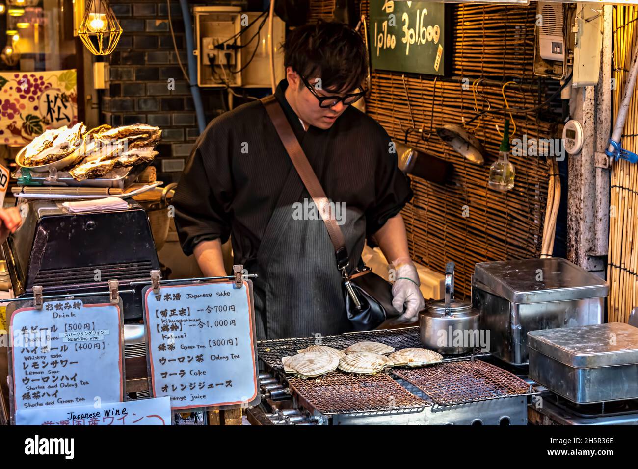 Tokyo street food market hi-res stock photography and images - Alamy