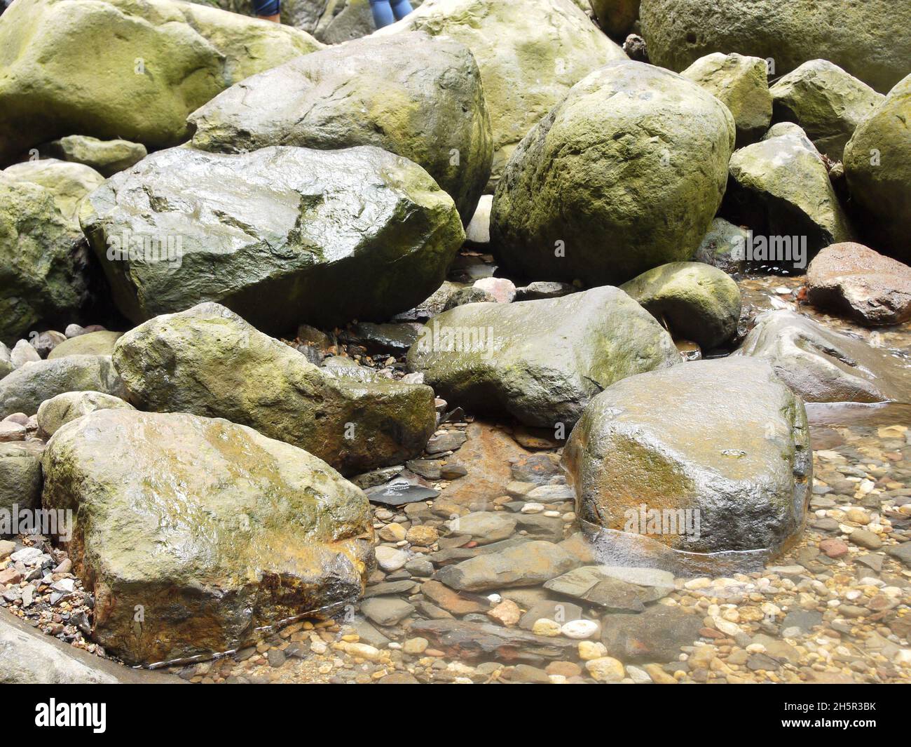 Water block rocks hi-res stock photography and images - Alamy