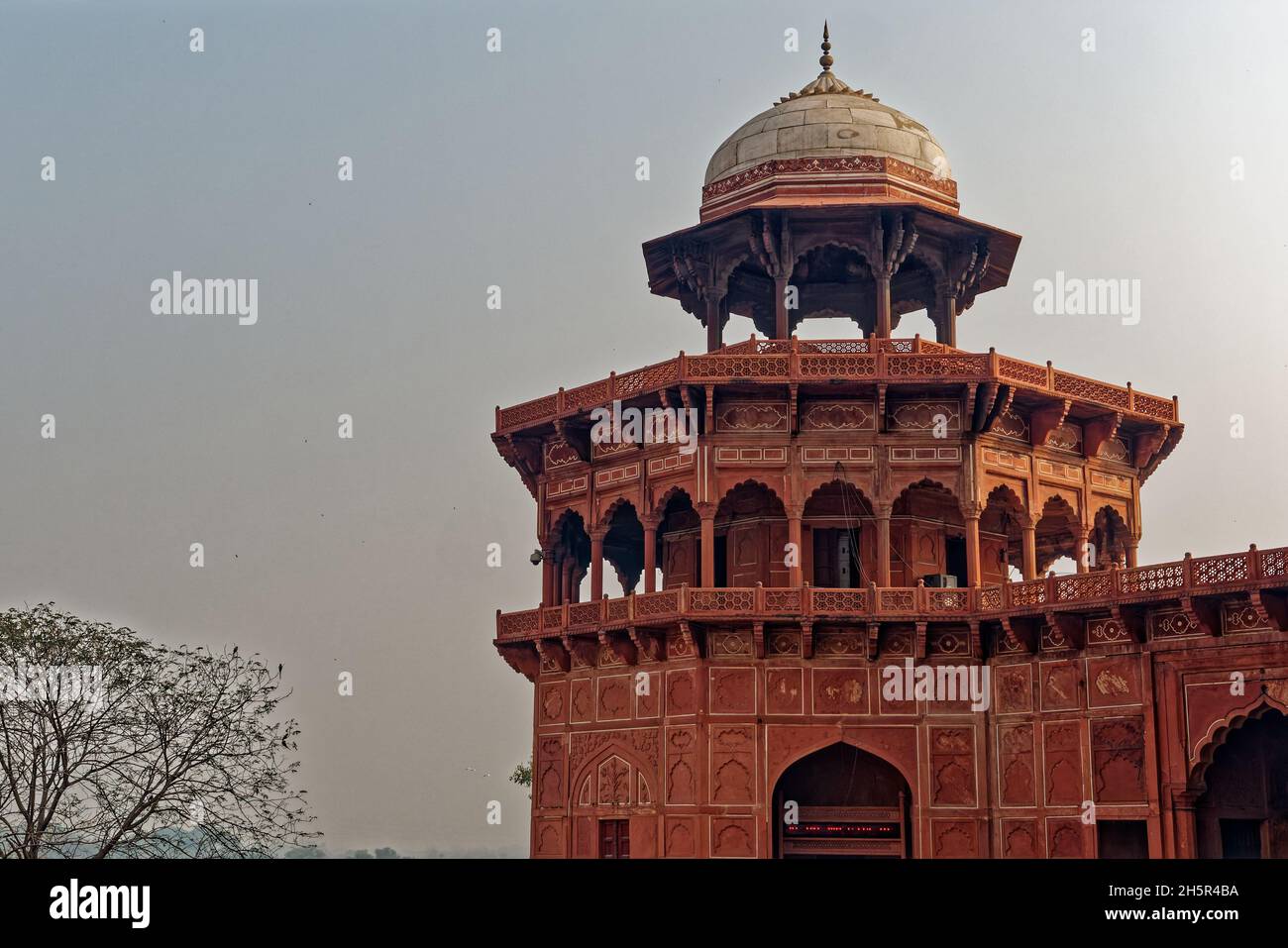 Mosque, Taj Mahal Stock Photo - Alamy