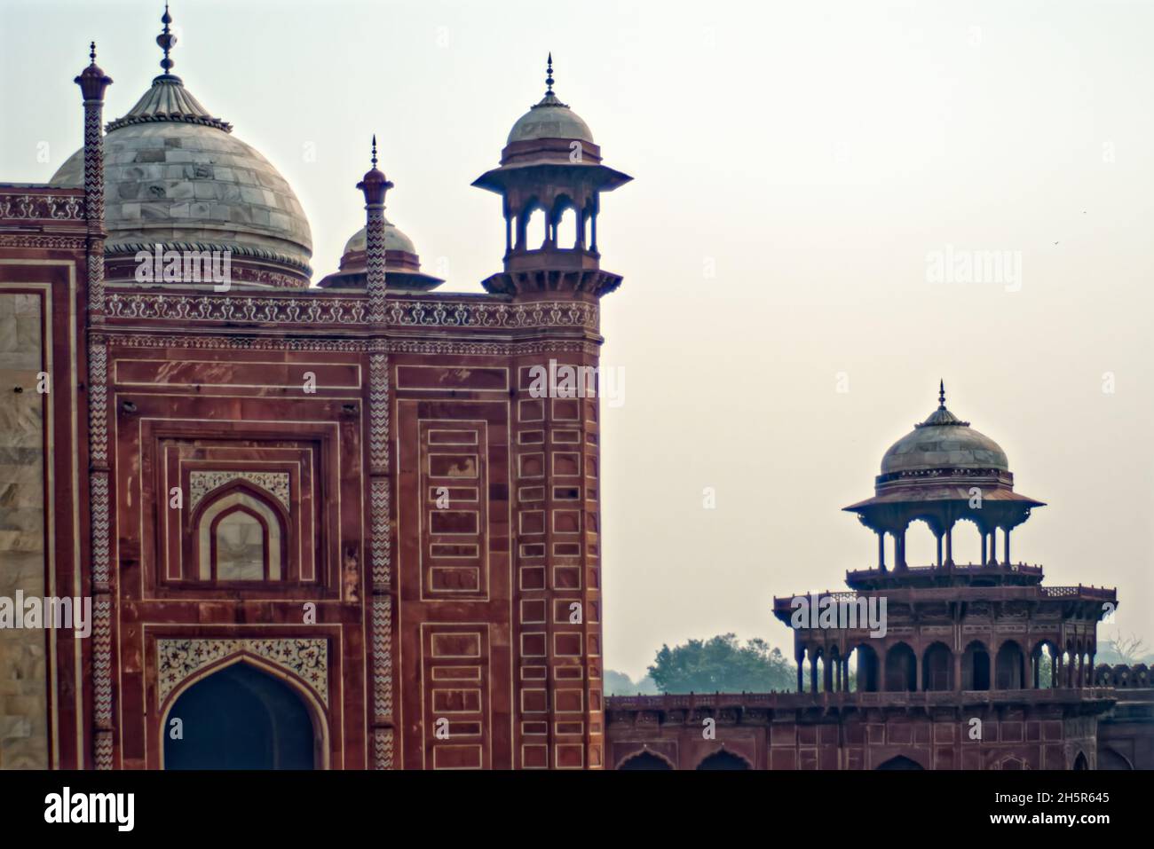 Mosque, Taj Mahal Stock Photo - Alamy