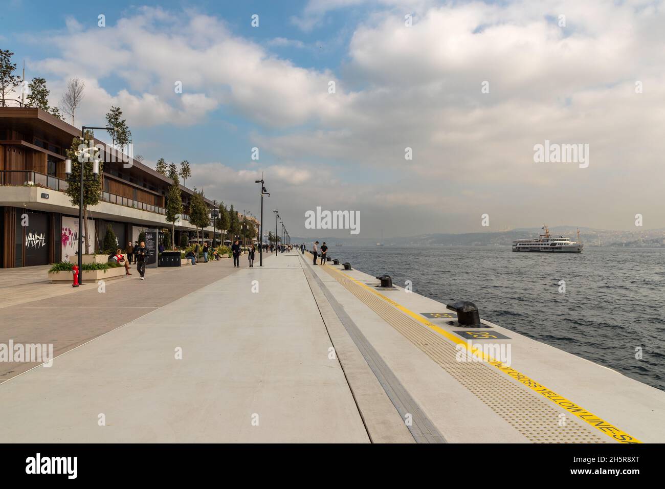 Shopping mall istanbul turkey hi-res stock photography and images - Alamy