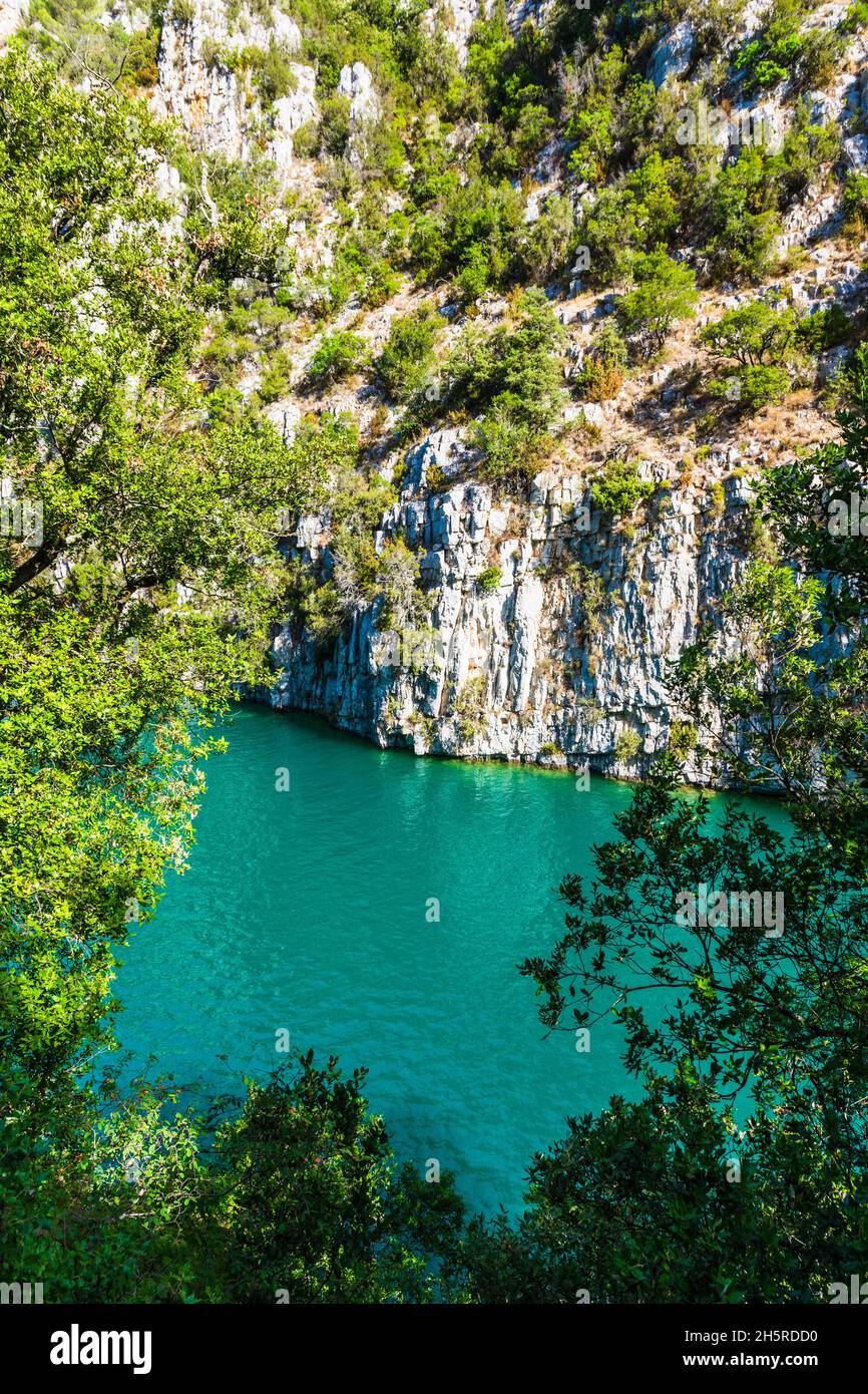 Sentier du garde canal, Quinson, Verdon lower gorge, lake Sainte Croix ...