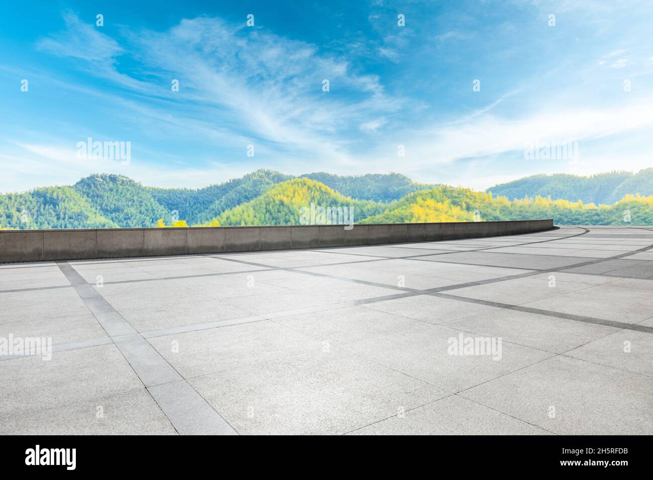 Green city landscape hi-res stock photography and images - Alamy