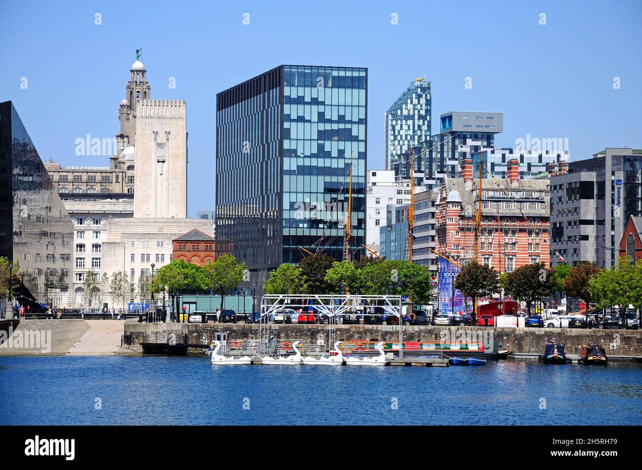 View across Salthouse Dock towards the Liver Building and modern city ...