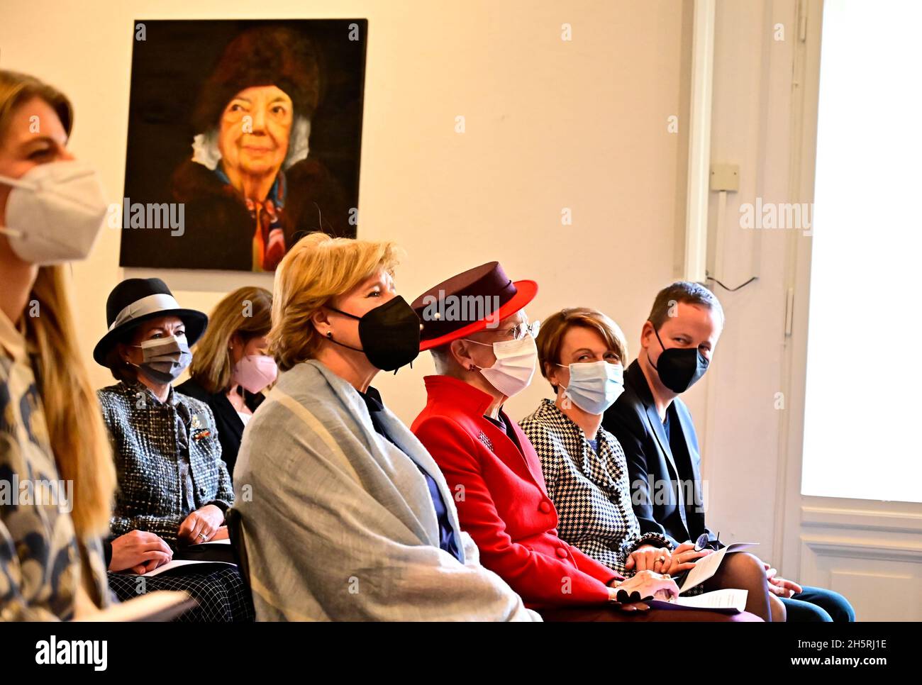 Berlin, Germany. 11th Nov, 2021. Monika Grütters (CDU, l-r), Minister ...