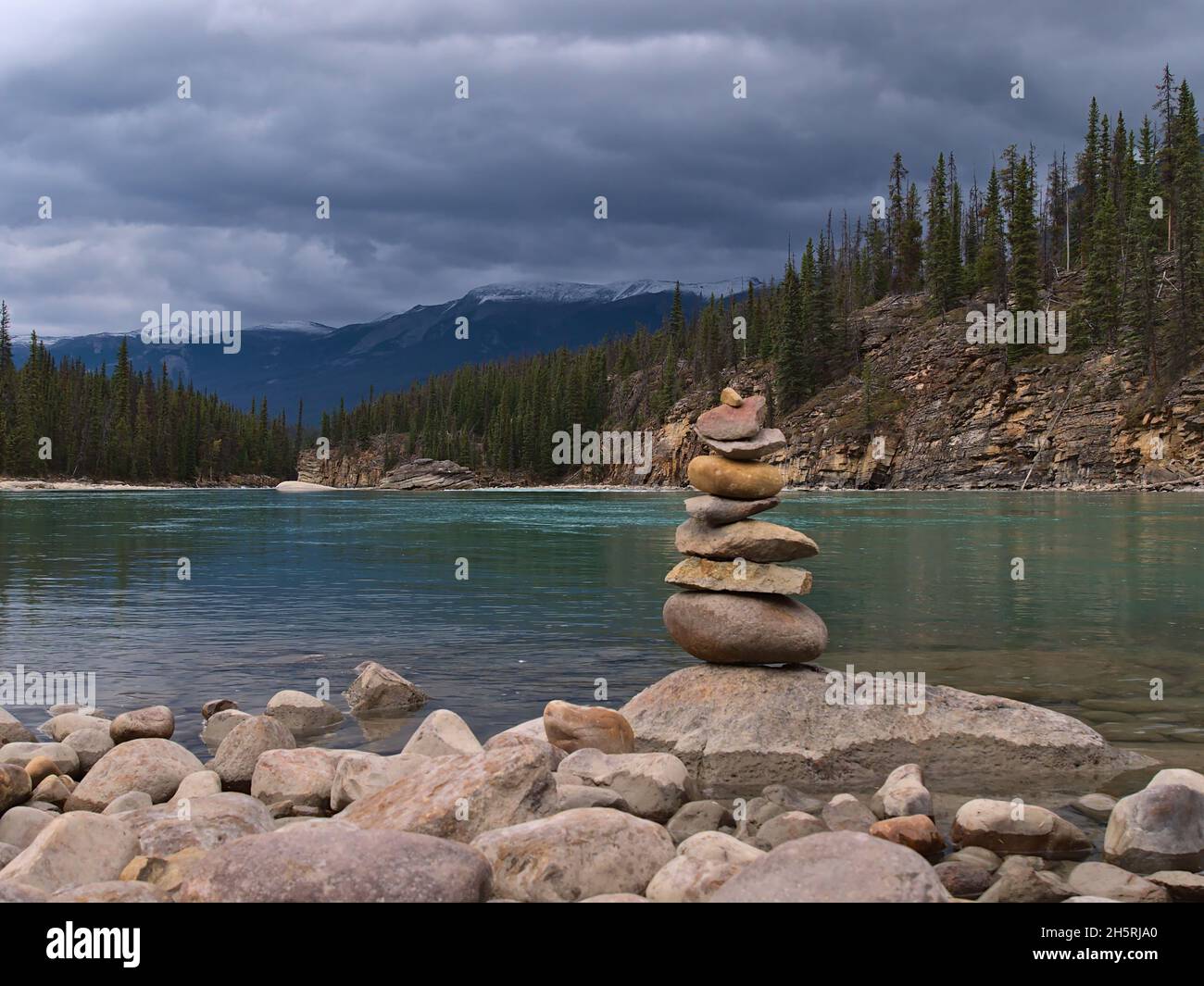Pile of river rocks hi-res stock photography and images - Alamy