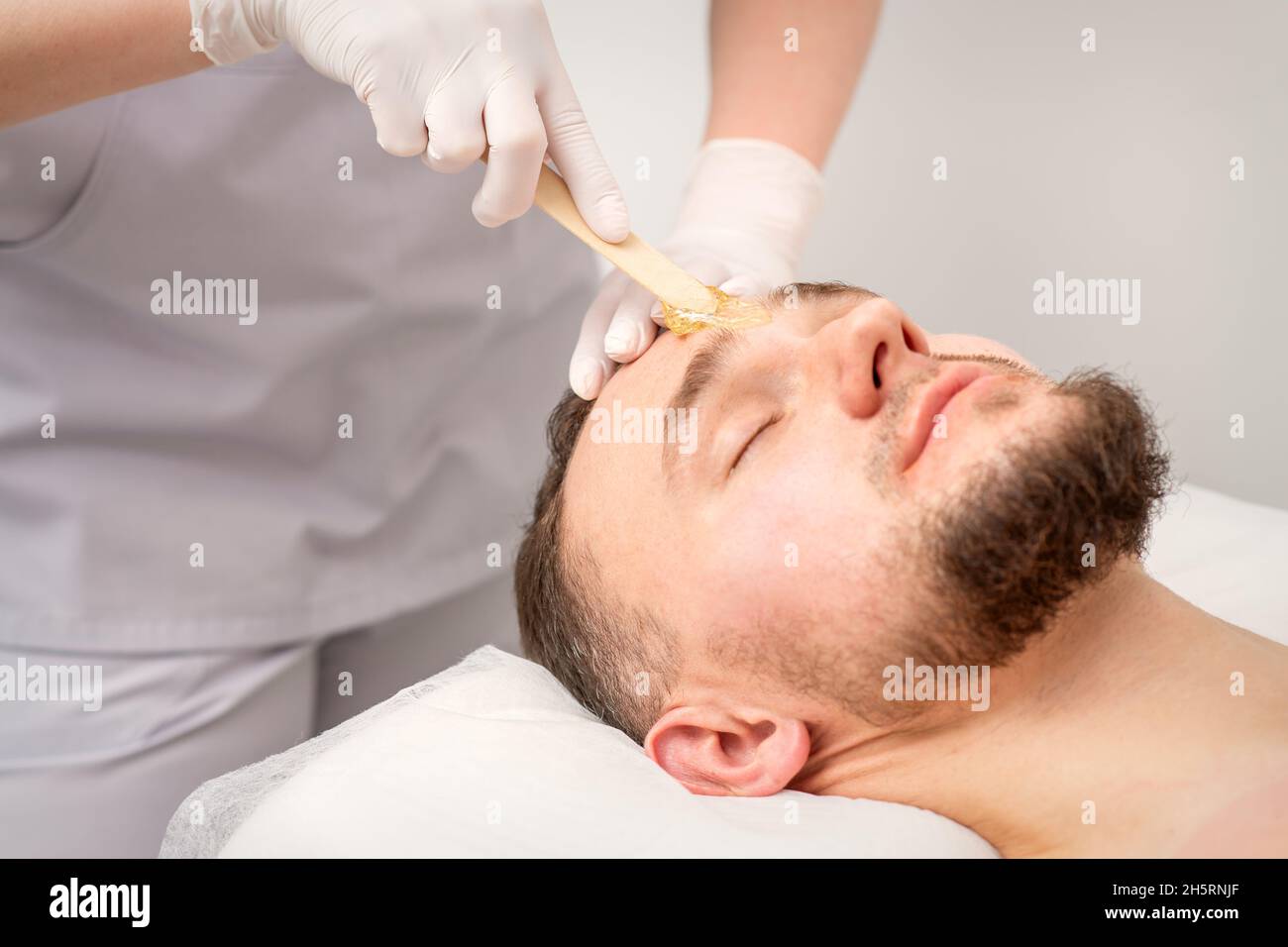 Between the eyebrows hi-res stock photography and images - Alamy