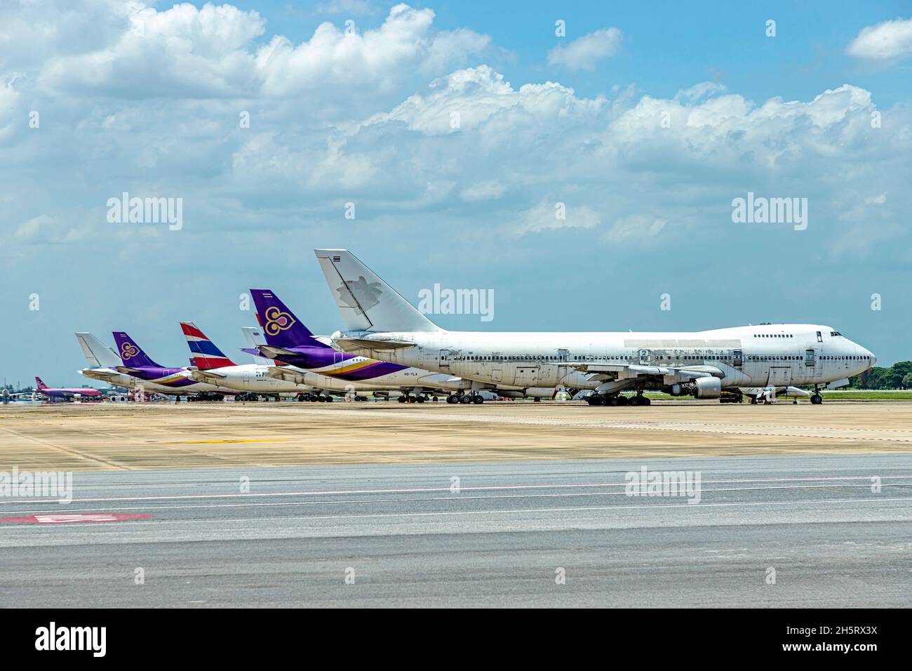Unpainted airplane hi-res stock photography and images - Alamy