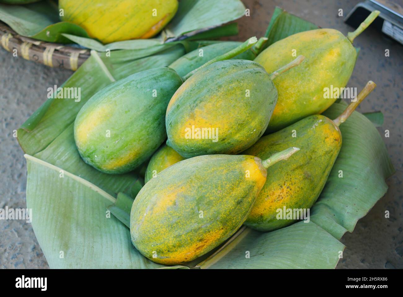 Papaya display hi-res stock photography and images - Alamy