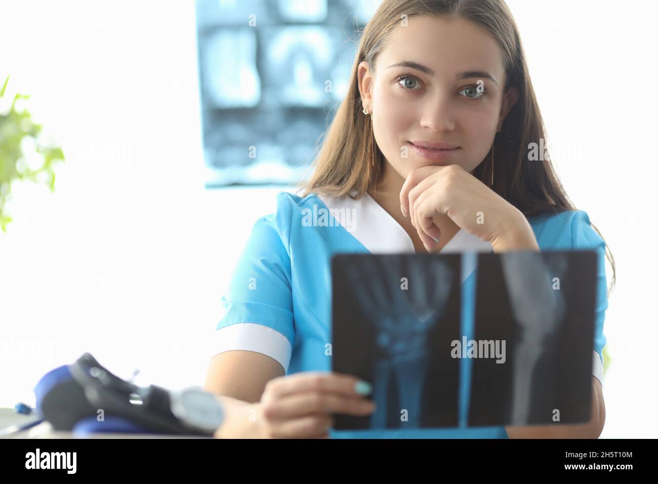 Xray of hand hi-res stock photography and images - Alamy