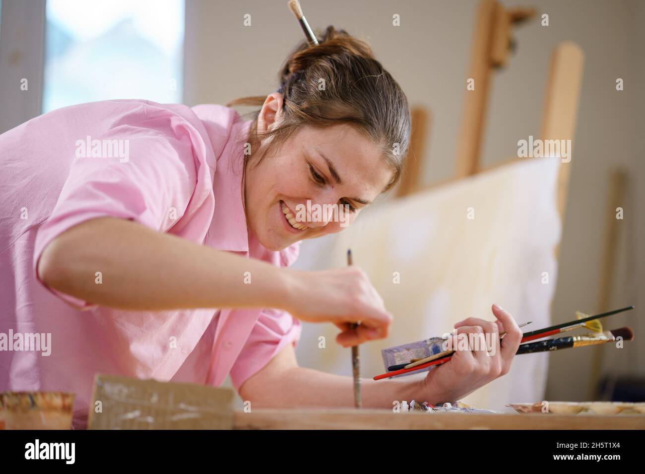 Art, creativity, hobby and creative occupation concept. Bringing ...