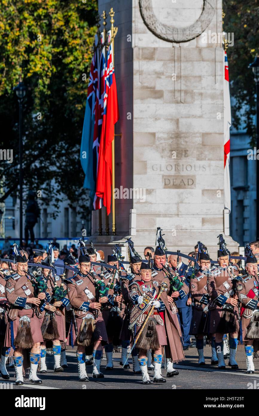 London, UK. 11th Nov, 2021. A service of remembrance for Armistice day ...