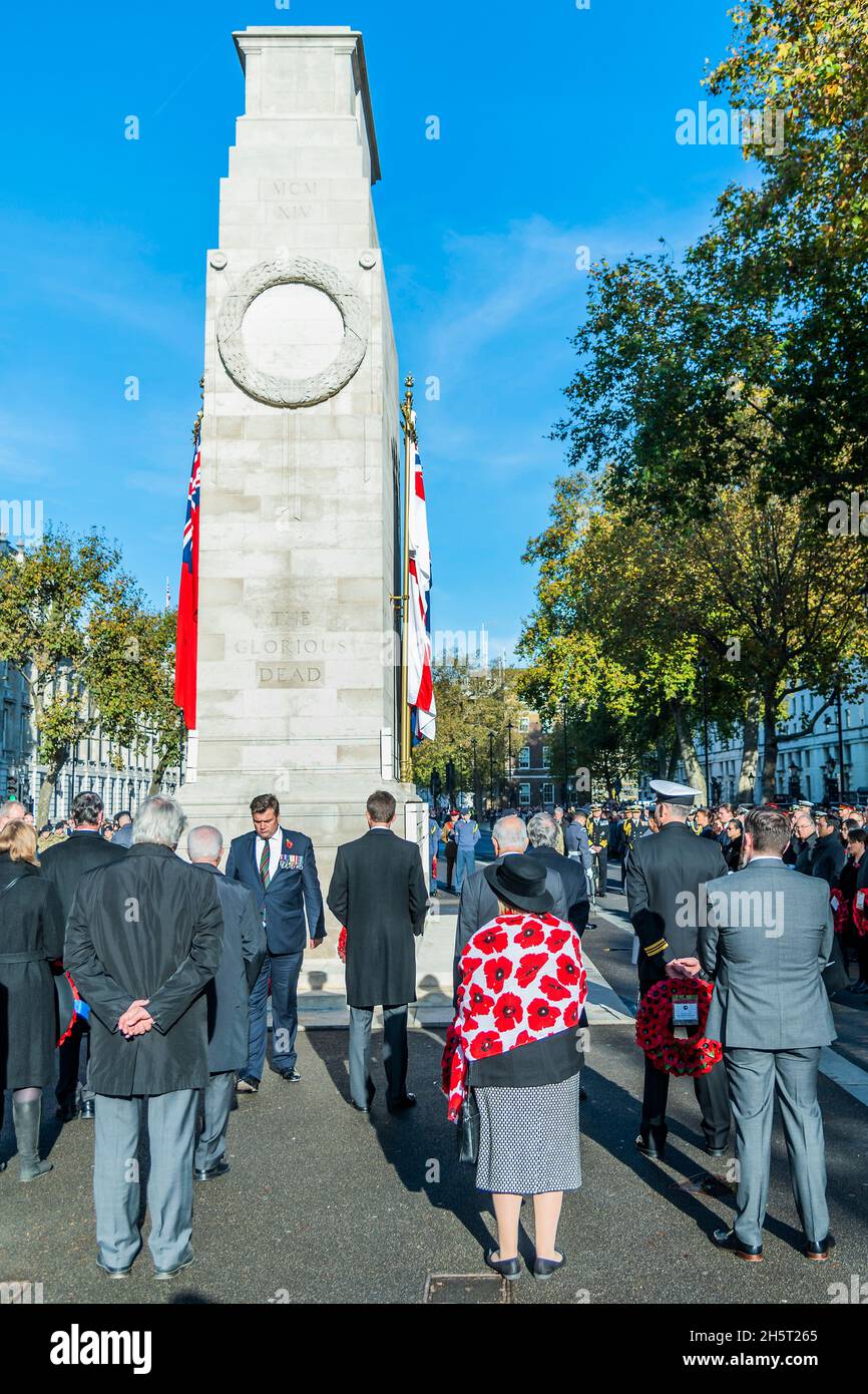 London, UK. 11th Nov, 2021. A service of remembrance for Armistice day ...