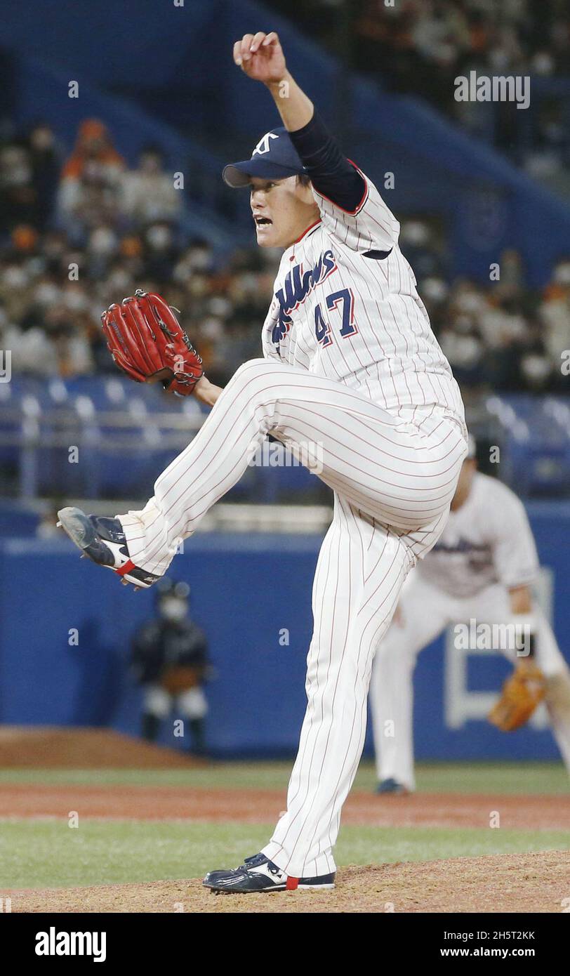 Keiji Takahashi of the Yakult Swallows pitches against the Yomiuri ...