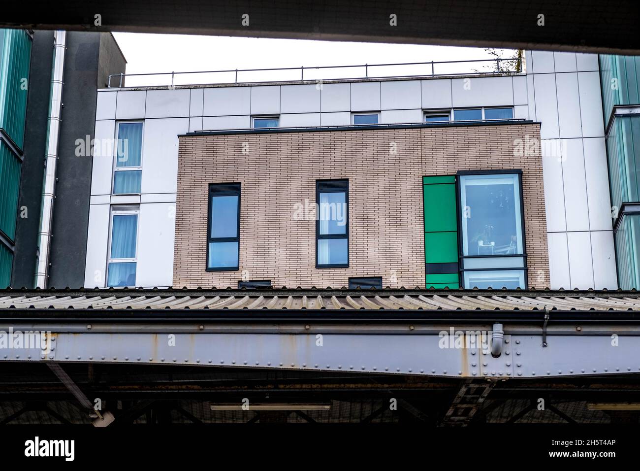 Railway station platform canopy hi-res stock photography and images - Alamy