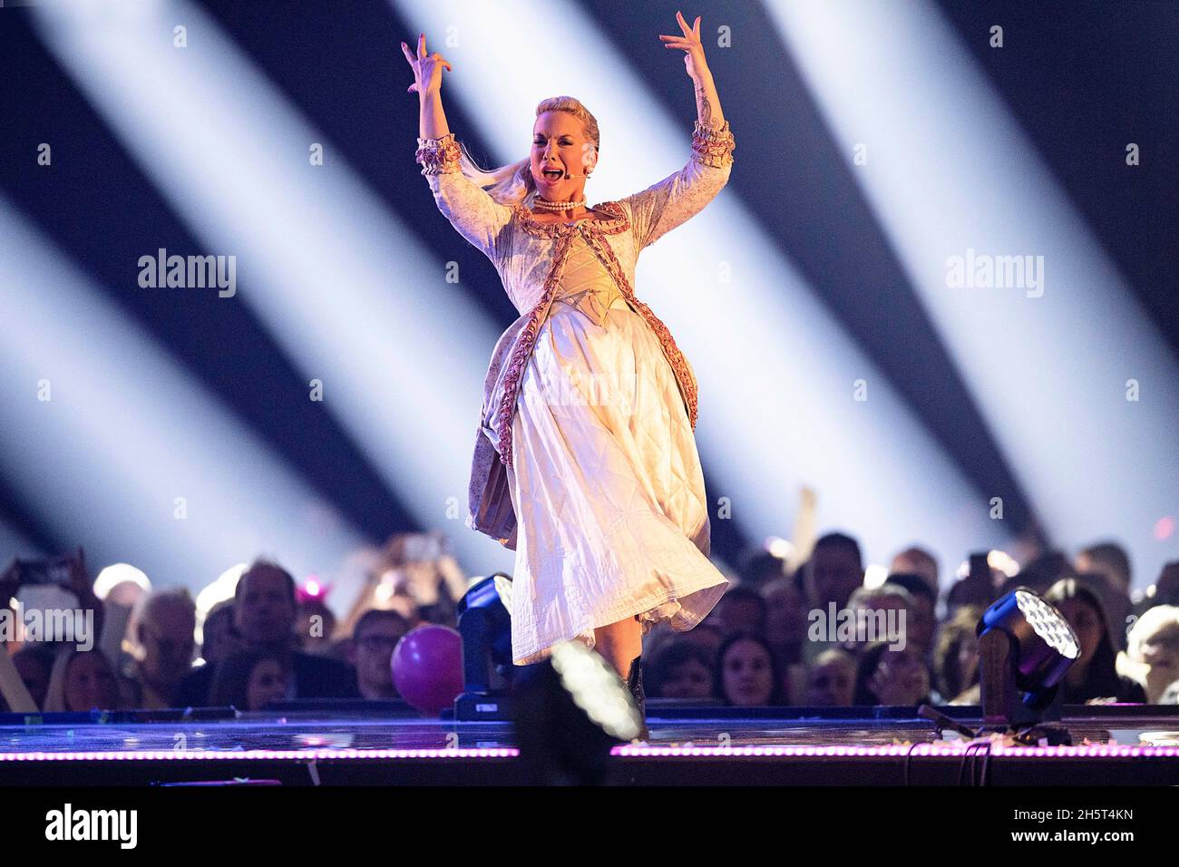 Dortmund, Deutschland. 23rd Oct, 2021. LaFEE, singer, pop singer ...