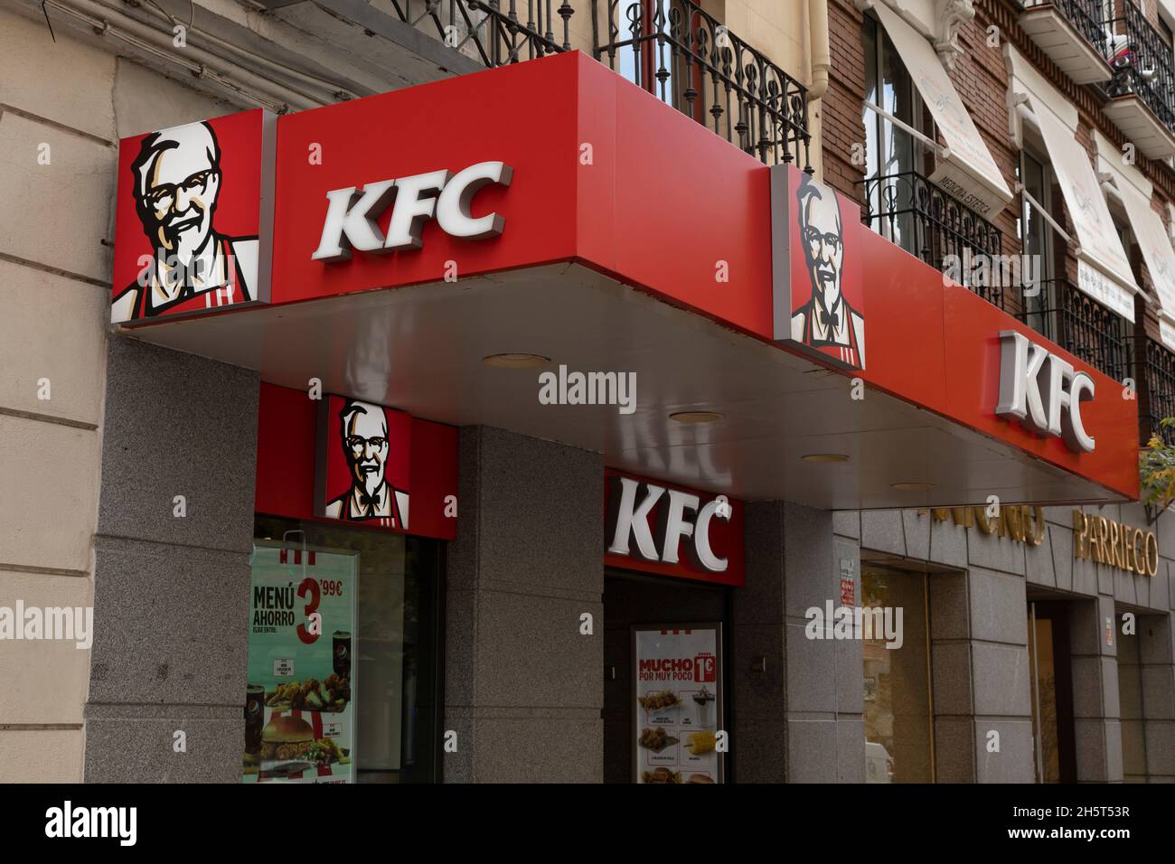Madrid, Spain - Nov 25, 2020: Logo of the fast food restaurant company ...