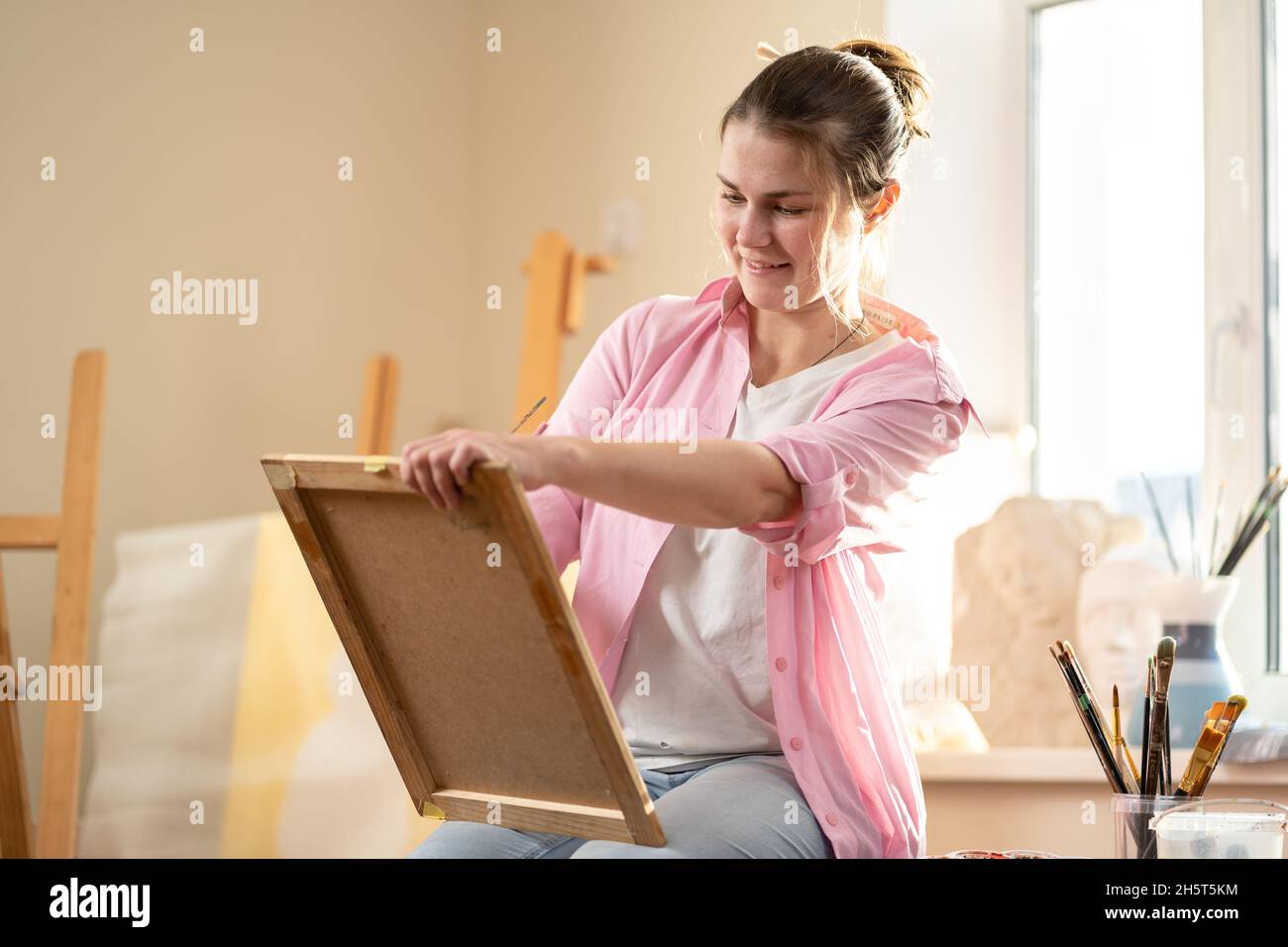 Art, creativity, hobby and creative occupation concept. Bringing ...