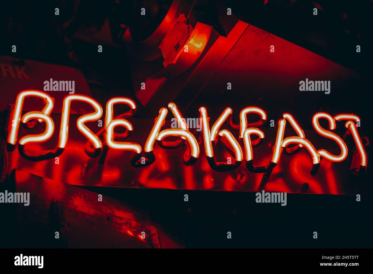 Neon sign phrase 'Breakfast'. Bright glowing red neon sign in cafe ...
