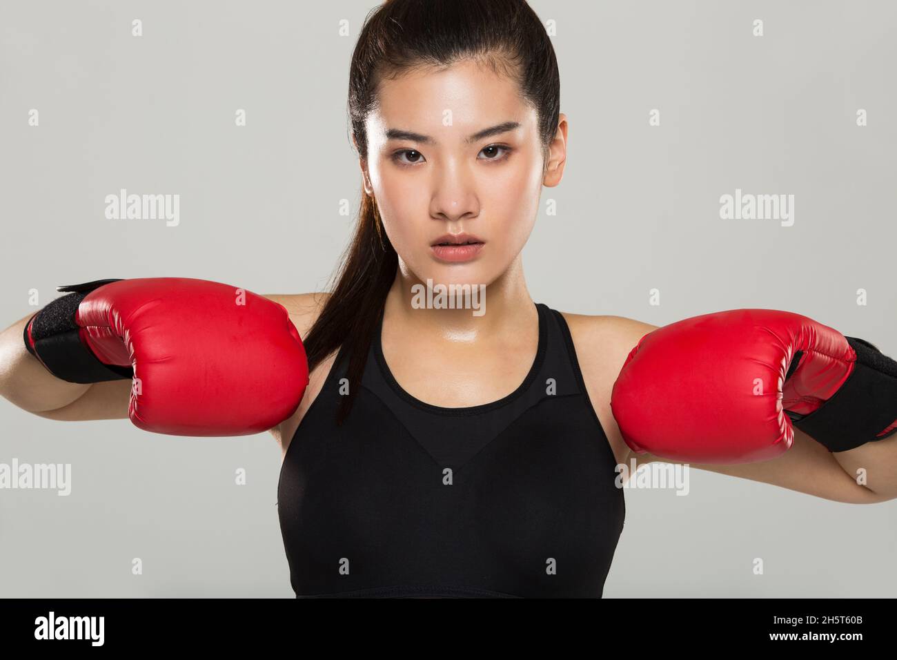 Young and beautiful female boxer Stock Photo - Alamy