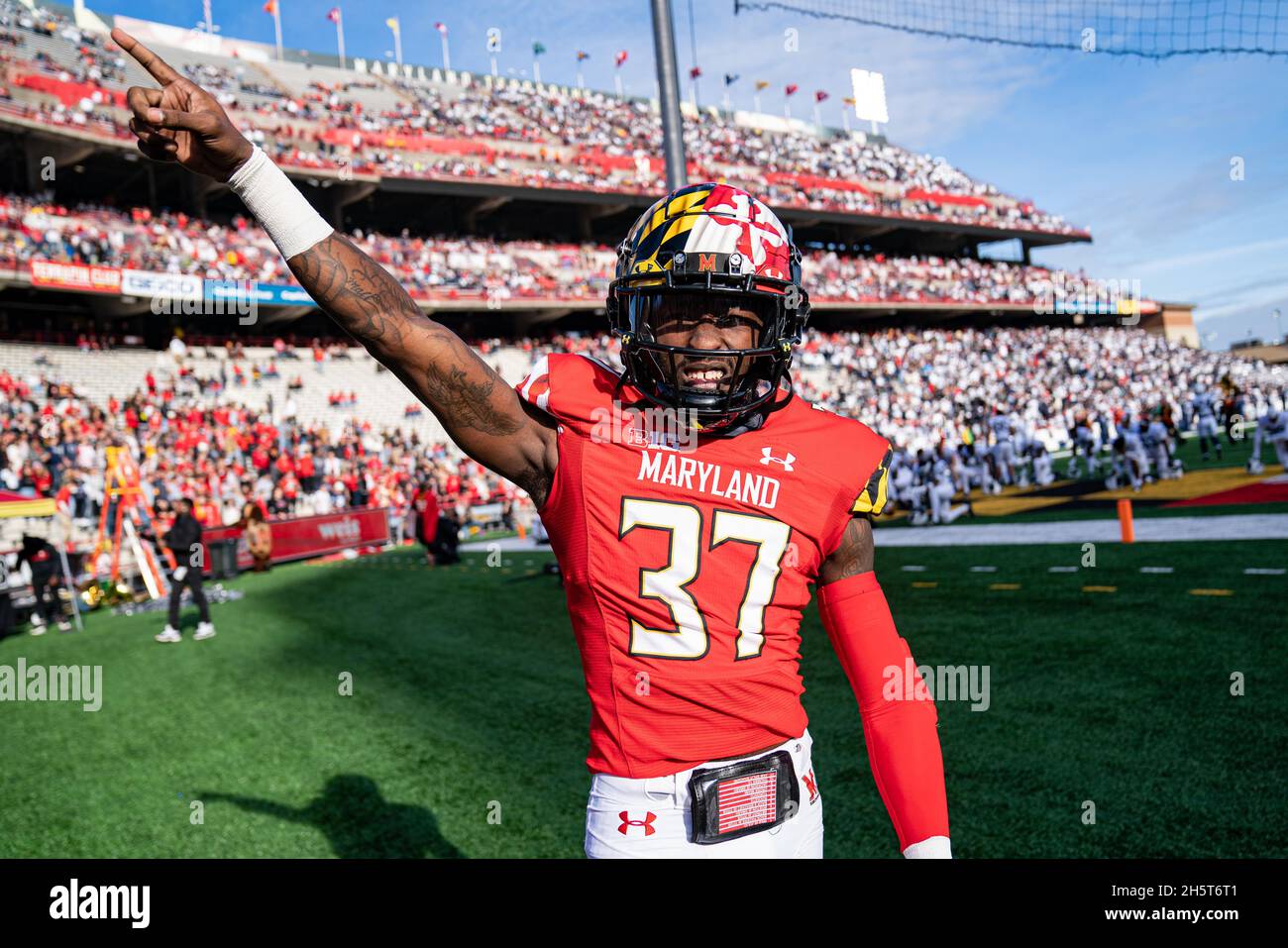 Penn state football crowd hi-res stock photography and images - Alamy