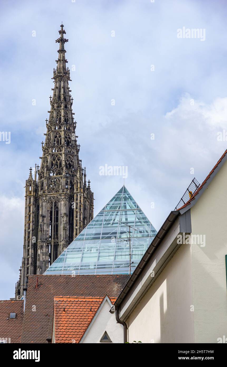 Ulm, Baden-Württemberg, Germany: The spire of the main steeple of the ...
