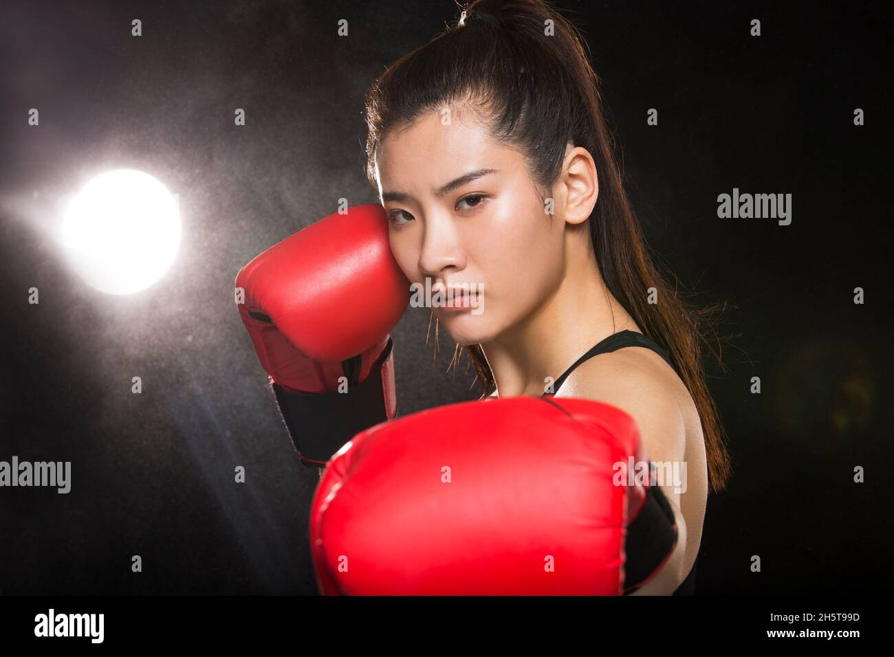 Young and beautiful female boxer Stock Photo - Alamy