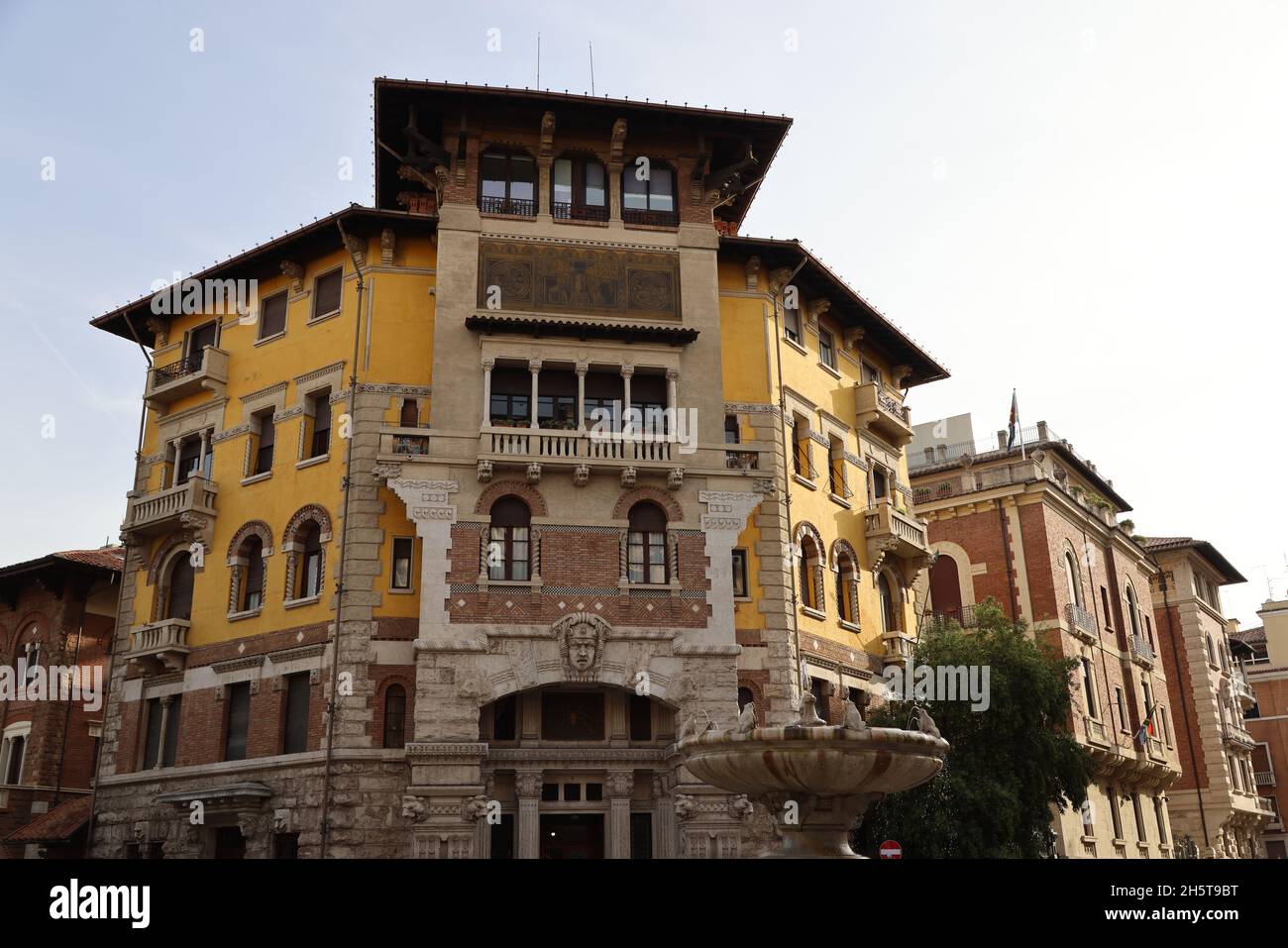 Quartiere Coppede, fun and magical architecture built 1913-1927, by ...