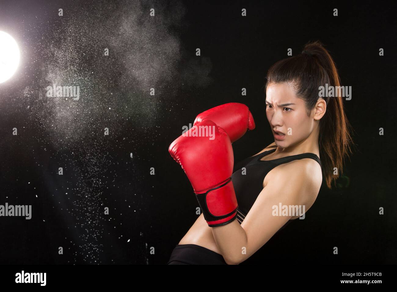 Young and beautiful female boxer Stock Photo - Alamy