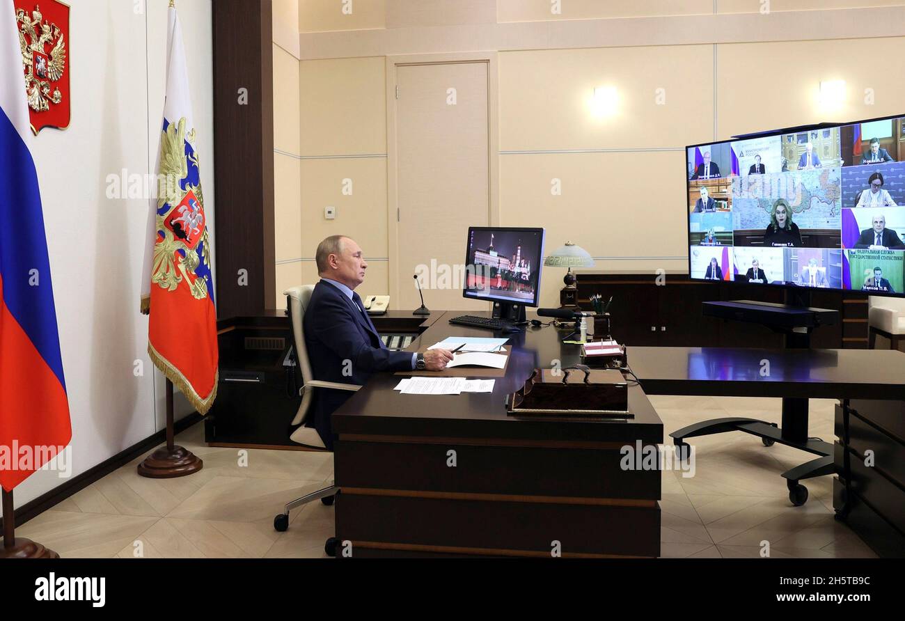 Zoom meeting putin hi-res stock photography and images - Alamy