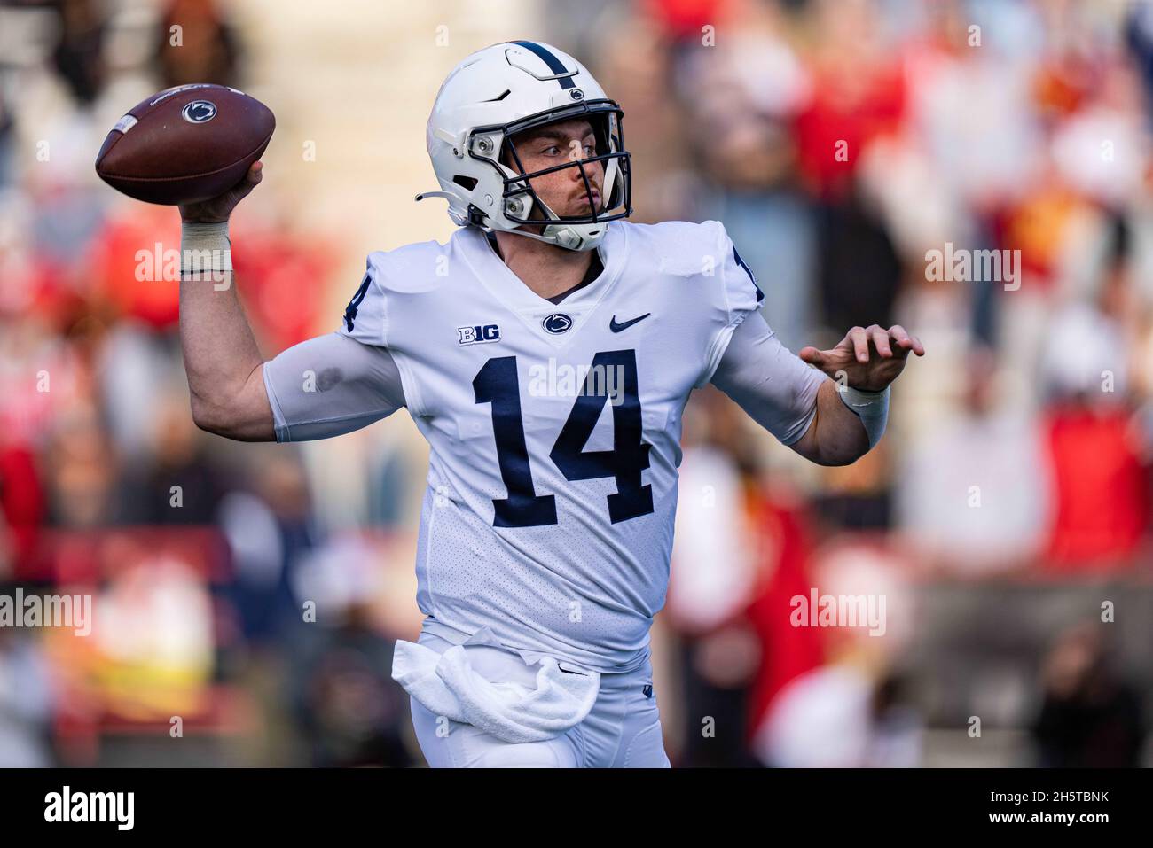 Penn State Nittany Lions quarterback Sean Clifford (14) plays during ...
