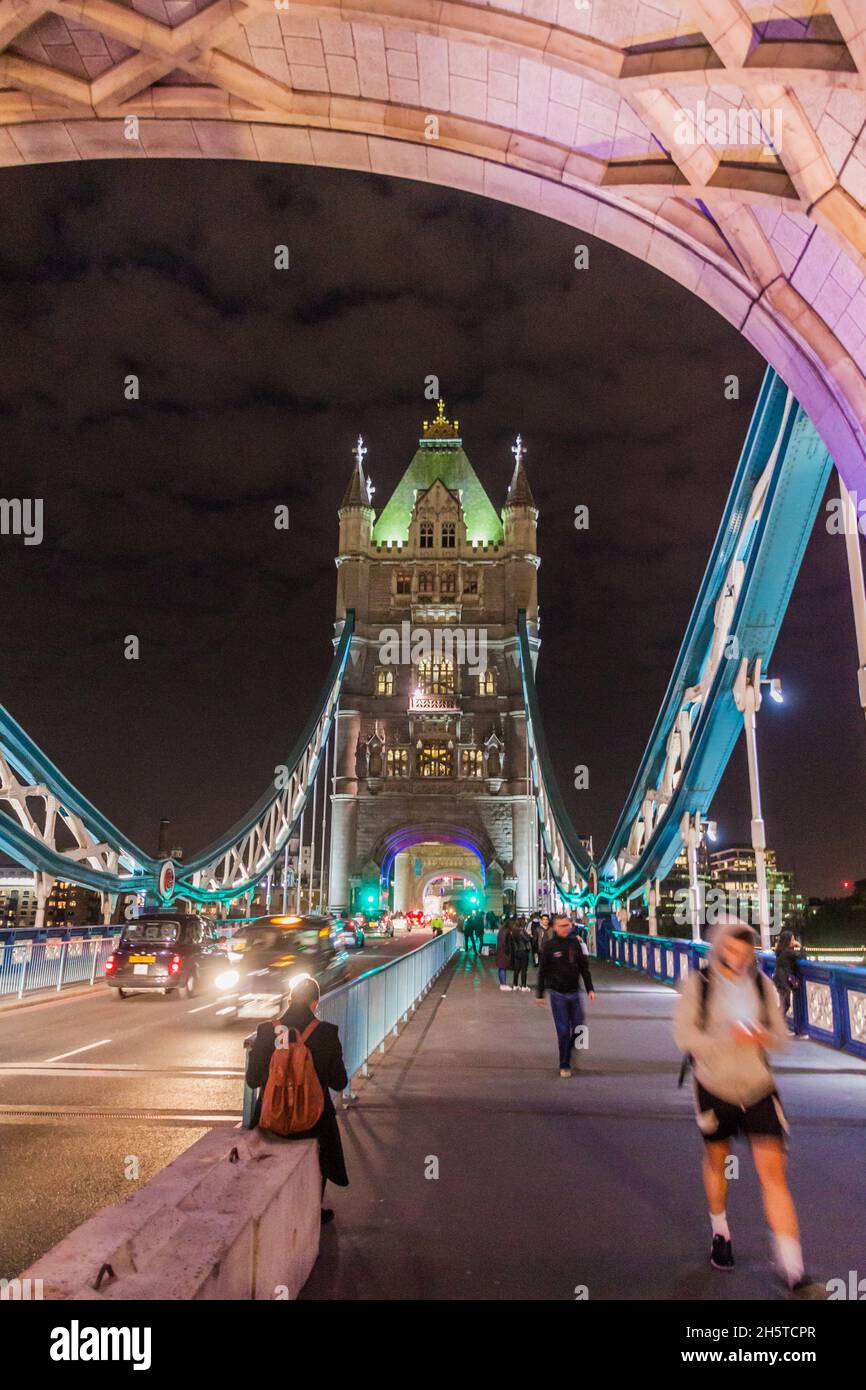 Downtown drawbridge in the evening hi-res stock photography and images ...