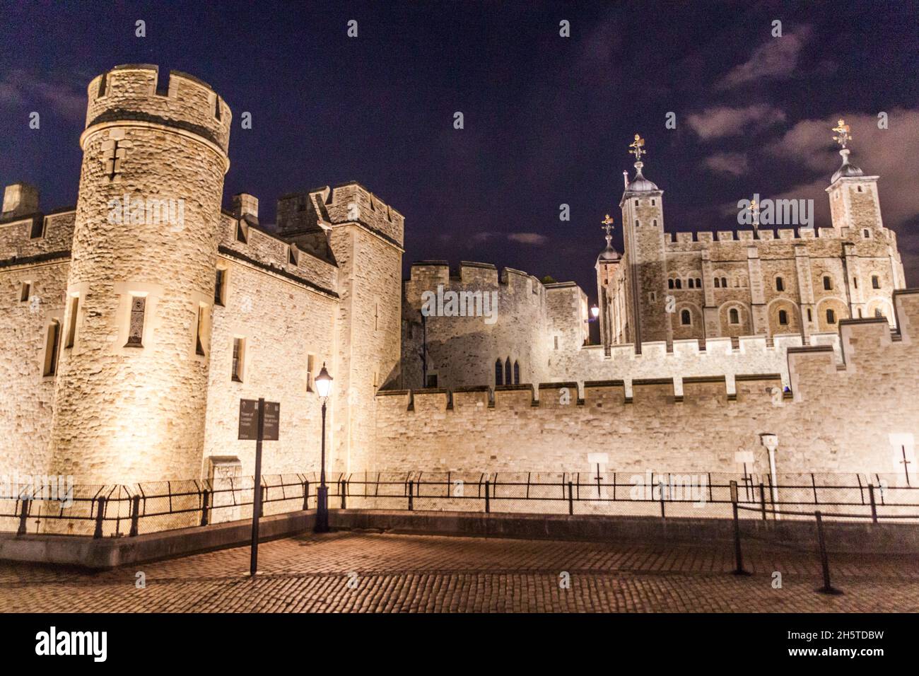 Night view of Tower of London castle, United Kingdom Stock Photo - Alamy